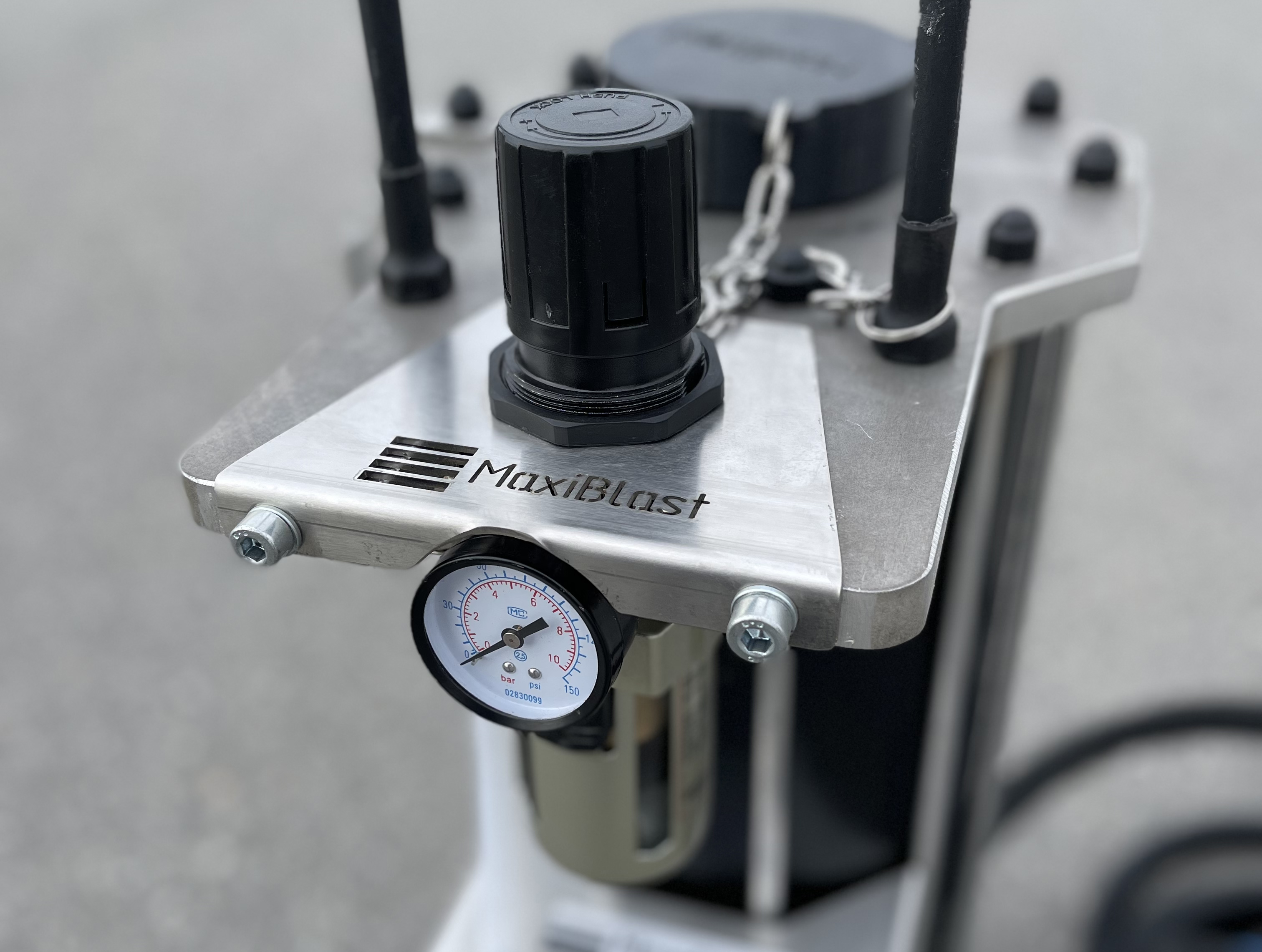 Пескоструйный аппарат купить в Санкт-Петербурге с доставкой по России. MaxiBlast